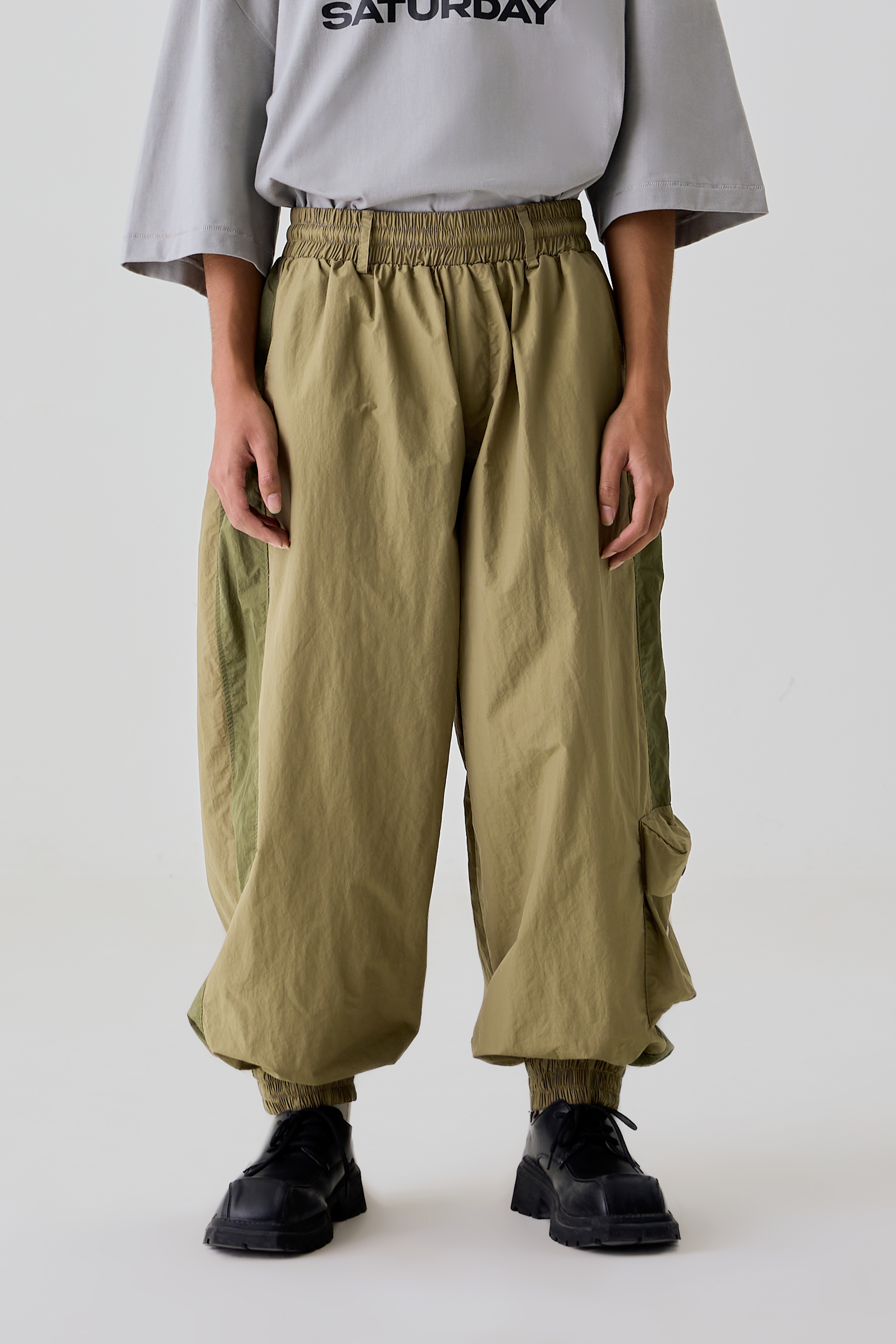NYLON SHELL PANTS : GREEN | MATTER MAKERS